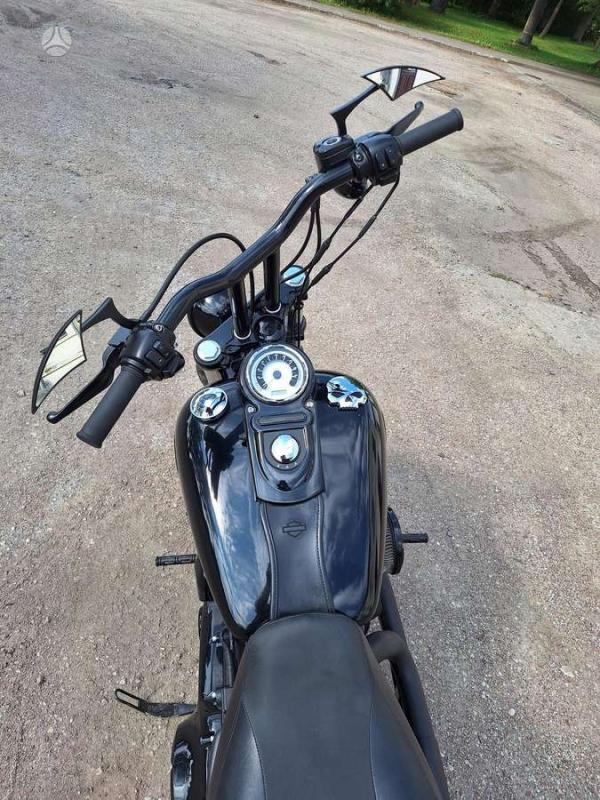 Black Harley-Davidson Dyna Street Bob 2010 in Radviliskis, with an engine capacity of 1.69 L and mileage of 7 thousand km for 7000 €, photo 5 on AUTOMOTO.COM.LV
