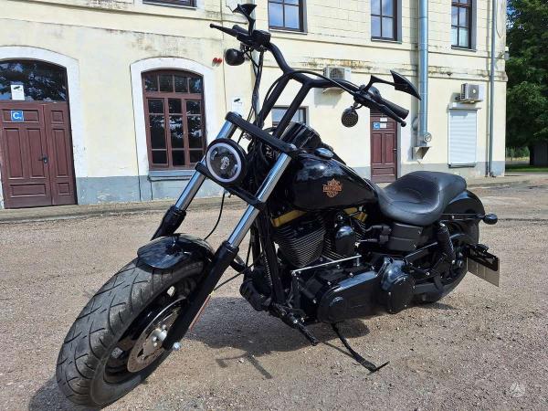 Black Harley-Davidson Dyna Street Bob 2010 in Radviliskis, with an engine capacity of 1.69 L and mileage of 7 thousand km for 7000 €, photo 7 on AUTOMOTO.COM.LV