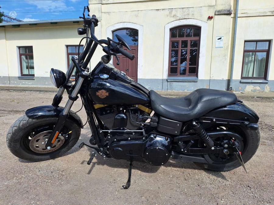 Black Harley-Davidson Dyna Street Bob 2010 in Radviliskis, with an engine capacity of 1.69 L and mileage of 7 thousand km for 7000 €, photo 9 on AUTOMOTO.COM.LV