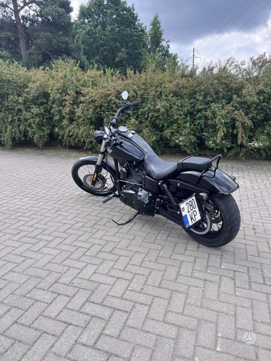 Black Harley-Davidson Dyna Street Bob 2012 in Vilnius, with an engine capacity of 1.69 L and mileage of 19 thousand km for 9500 €, photo 6 on AUTOMOTO.COM.LV