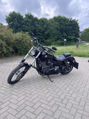 Black Harley-Davidson Dyna Street Bob 2012 in Vilnius, with an engine capacity of 1.69 L and mileage of 19 thousand km for 9500 €, photo 7 on AUTOMOTO.COM.LV