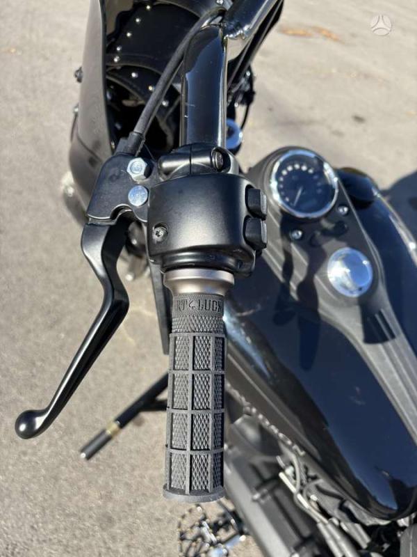Черный Харли-Девидсон Dyna Street Bob 2013 в Расейняй, объемом двигателя 1.69 л и пробегом 21 тыс. км за 9299 €, фото 11 на AUTOMOTO.COM.LV