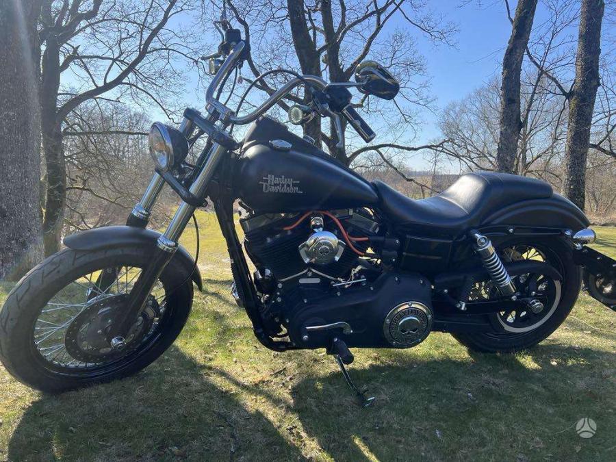 Черный Харли-Девидсон Dyna Street Bob 2016 в Таураге, объемом двигателя 1.69 л и пробегом 15 тыс. км за 7499 €, фото 3 на AUTOMOTO.COM.LV