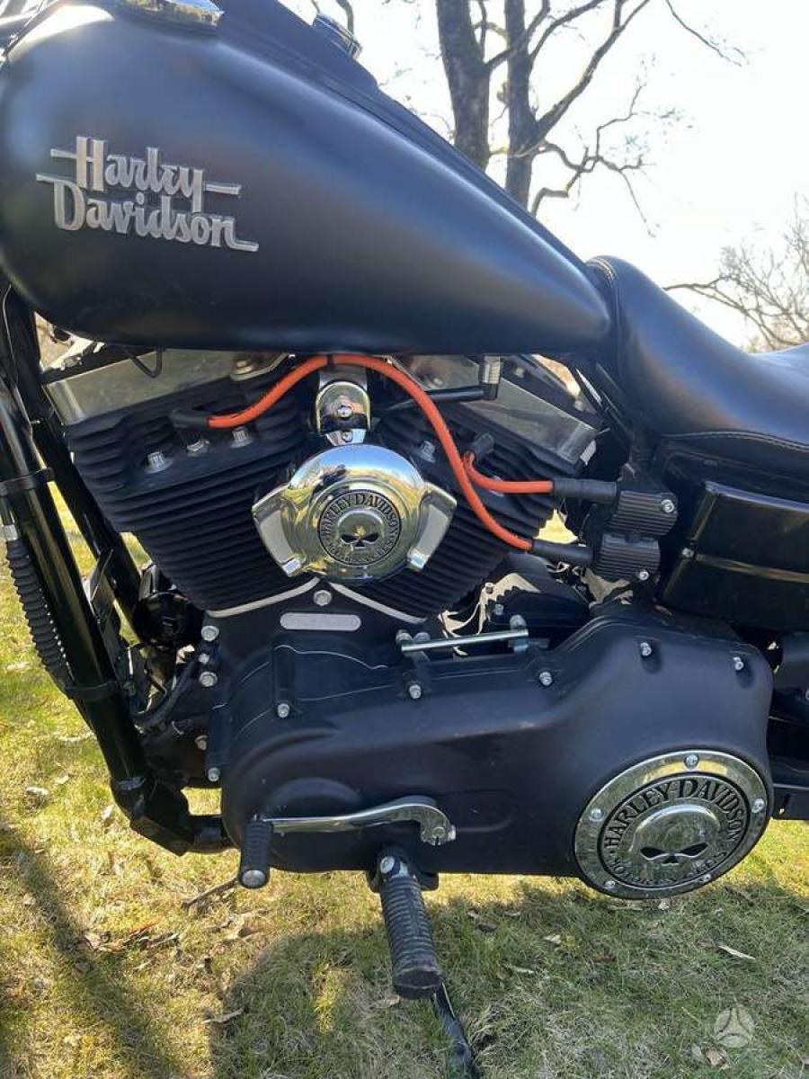 Черный Харли-Девидсон Dyna Street Bob 2016 в Таураге, объемом двигателя 1.69 л и пробегом 15 тыс. км за 7499 €, фото 6 на AUTOMOTO.COM.LV