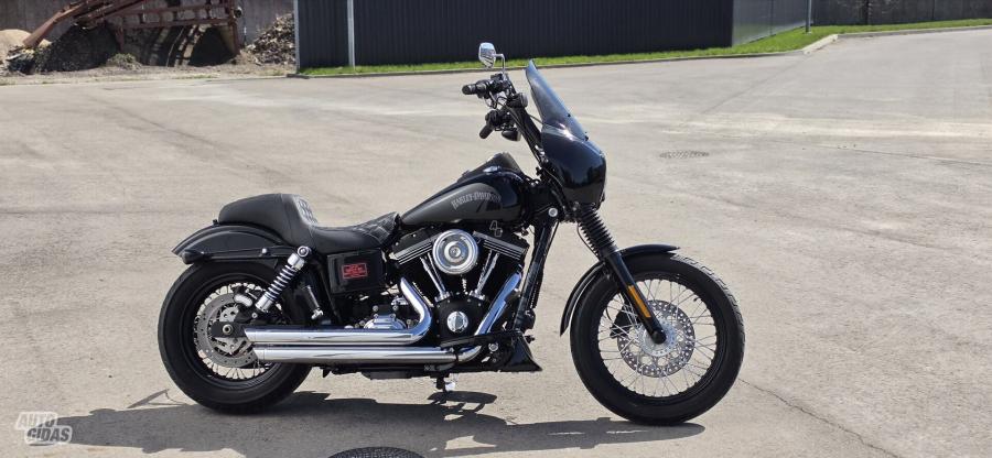 Black Harley-Davidson Dyna Street Bob 2017 in Klaipeda, with an engine capacity of 1.70 L and mileage of 20 thousand km for 8400 €, photo 3 on AUTOMOTO.COM.LV