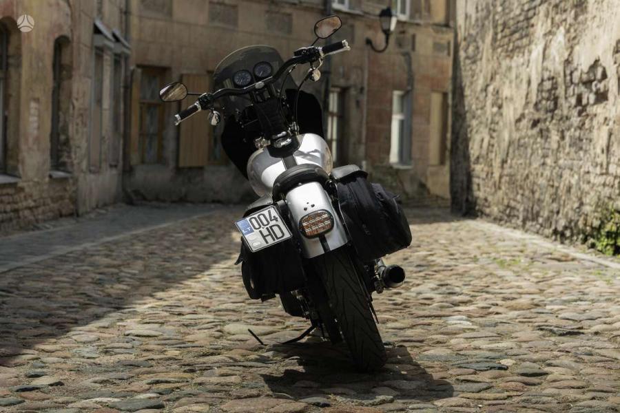 Grey Harley-Davidson Dyna Street Bob 1999 in Vilnius, with an engine capacity of 1.45 L and mileage of 22 thousand km for 5650 €, photo 3 on AUTOMOTO.COM.LV