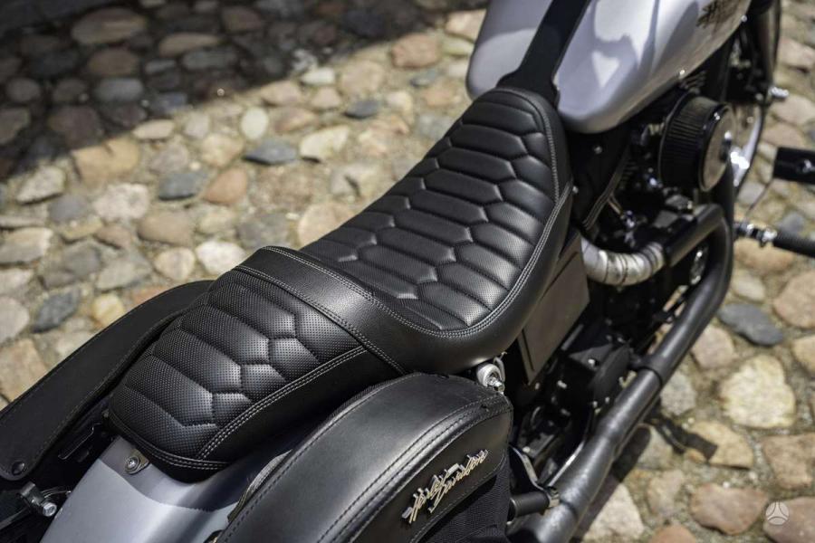 Grey Harley-Davidson Dyna Street Bob 1999 in Vilnius, with an engine capacity of 1.45 L and mileage of 22 thousand km for 5650 €, photo 9 on AUTOMOTO.COM.LV