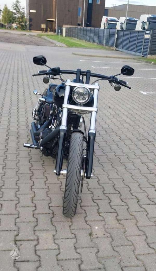 Pelēks Harley-Davidson Dyna Street Bob 2016 Viļņa, ar dzinēja tilpumu 1.69 L un nobraukumu 37 tūkst. km par 8500 €, foto 9 vietnē AUTOMOTO.COM.LV