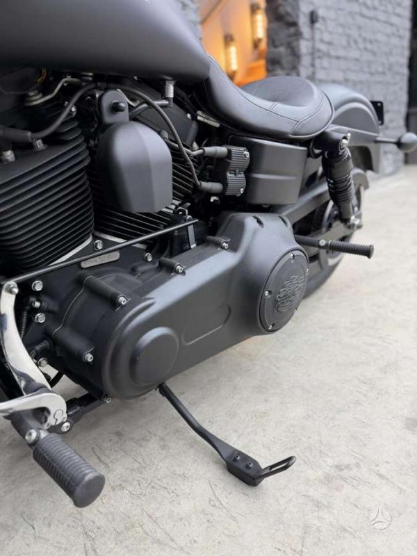 Harley-Davidson Dyna Street Bob 2014 in Siauliai, with an engine capacity of 1.69 L and mileage of 20 thousand km for 8500 €, photo 4 on AUTOMOTO.COM.LV