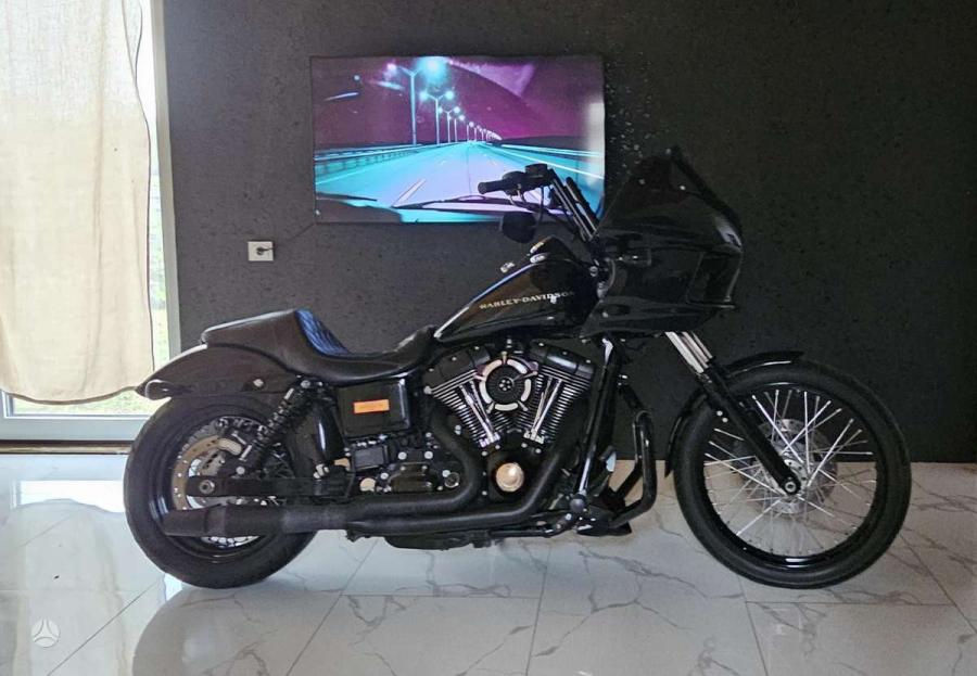 Harley-Davidson Dyna Street Bob 2016 in Kaunas, with an engine capacity of 1.70 L and mileage of 38 thousand km for 7500 €, photo 3 on AUTOMOTO.COM.LV