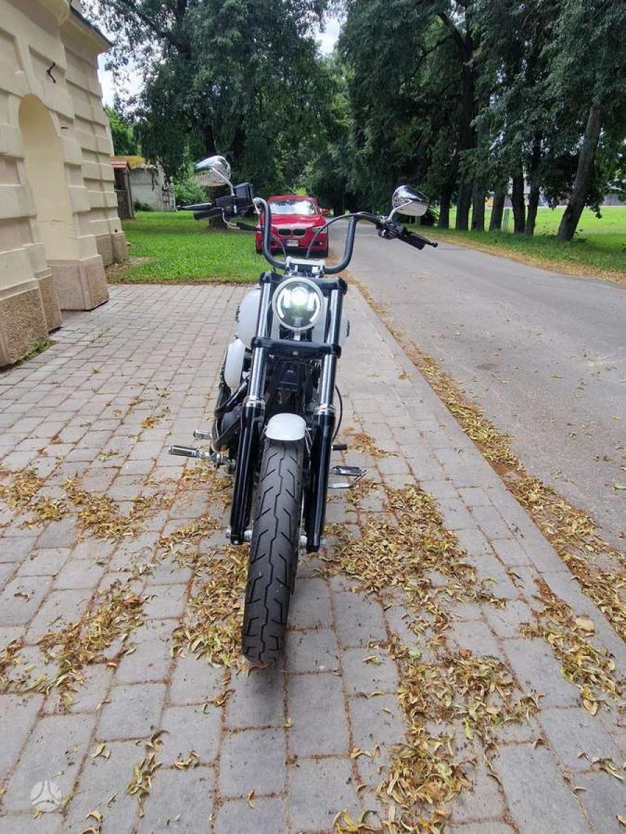 Harley-Davidson Dyna Street Bob 2016 in Vilnius, with an engine capacity of 1.69 L and mileage of 30 thousand km for 7499 €, photo 4 on AUTOMOTO.COM.LV