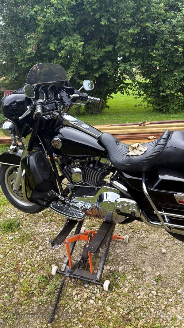 Black Harley-Davidson Electra Glide 2000 in Parnu, with an engine capacity of 1.45 L and mileage of 38 thousand km for 7000 €, photo 4 on AUTOMOTO.COM.LV