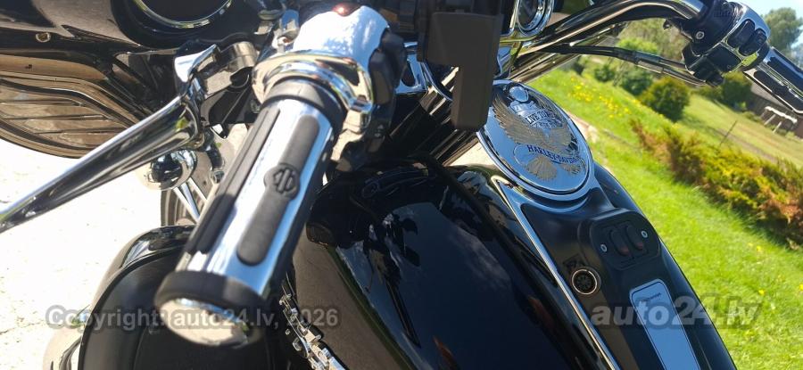 Black Harley-Davidson Electra Glide 2001 in Valga, with an engine capacity of 1.45 L and mileage of 41 thousand km for 8250 €, photo 13 on AUTOMOTO.COM.LV