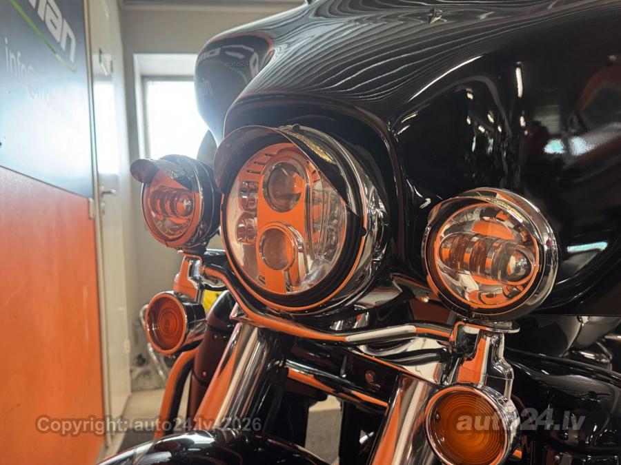 Black Harley-Davidson Electra Glide 2002 in Tartu, with an engine capacity of 1.45 L and mileage of 32 thousand km for 7490 €, photo 13 on AUTOMOTO.COM.LV