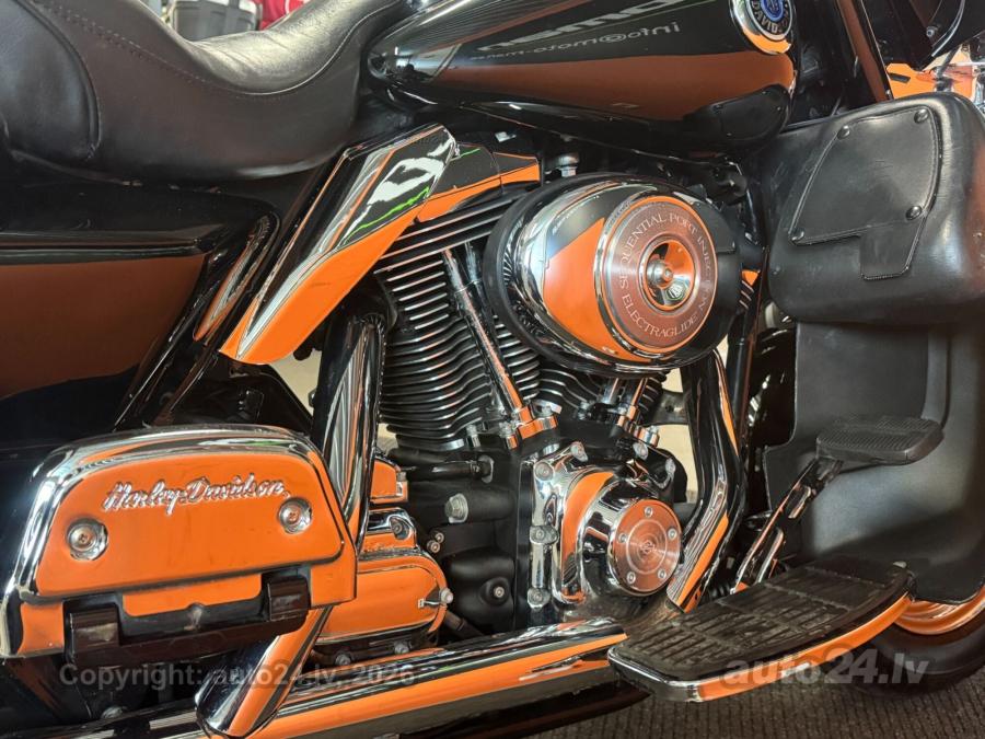 Black Harley-Davidson Electra Glide 2002 in Tartu, with an engine capacity of 1.45 L and mileage of 32 thousand km for 7490 €, photo 14 on AUTOMOTO.COM.LV