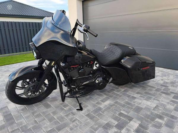 Melns Harley-Davidson Electra Glide 2007 Šauļi, ar dzinēja tilpumu 1.58 L un nobraukumu 2 tūkst. km par 8990 €, foto 1 vietnē AUTOMOTO.COM.LV
