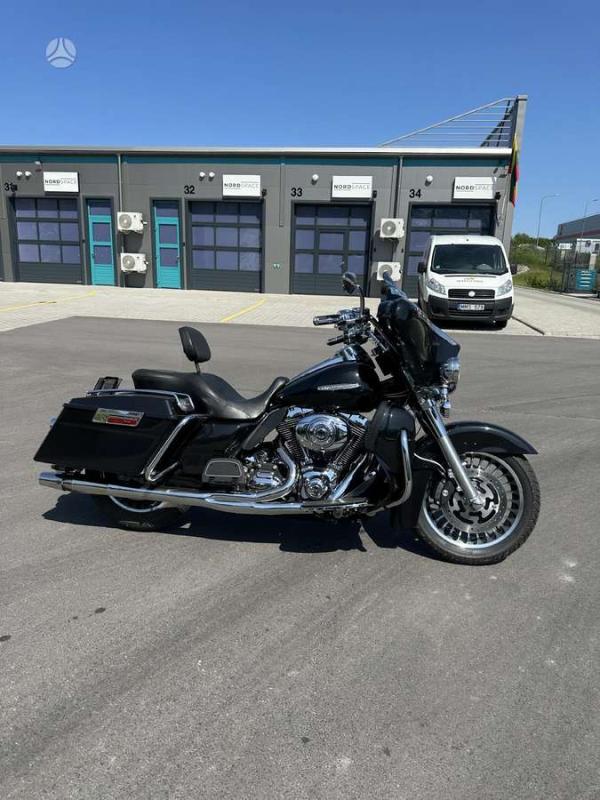Black Harley-Davidson Electra Glide 2010 in Vilnius, with an engine capacity of 1.69 L and mileage of 15 thousand km for 7500 €, photo 1 on AUTOMOTO.COM.LV