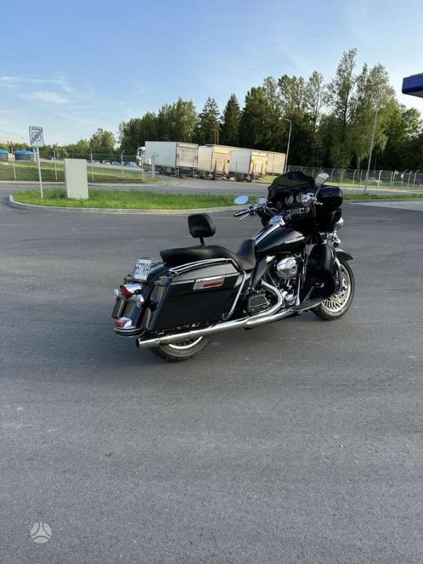 Black Harley-Davidson Electra Glide 2010 in Vilnius, with an engine capacity of 1.69 L and mileage of 15 thousand km for 7500 €, photo 4 on AUTOMOTO.COM.LV