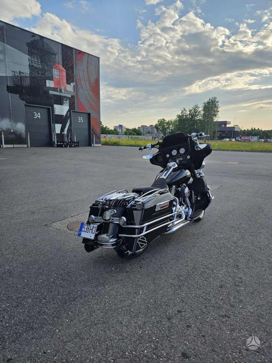 Black Harley-Davidson Electra Glide 2010 in Kaunas, with an engine capacity of 1.58 L and mileage of 57 thousand km for 10000 €, photo 5 on AUTOMOTO.COM.LV