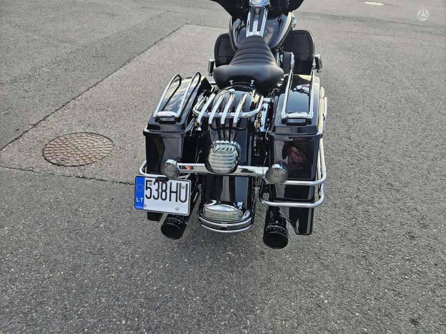 Black Harley-Davidson Electra Glide 2010 in Kaunas, with an engine capacity of 1.58 L and mileage of 57 thousand km for 10000 €, photo 6 on AUTOMOTO.COM.LV