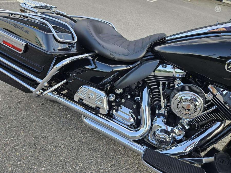 Black Harley-Davidson Electra Glide 2010 in Kaunas, with an engine capacity of 1.58 L and mileage of 57 thousand km for 10000 €, photo 13 on AUTOMOTO.COM.LV