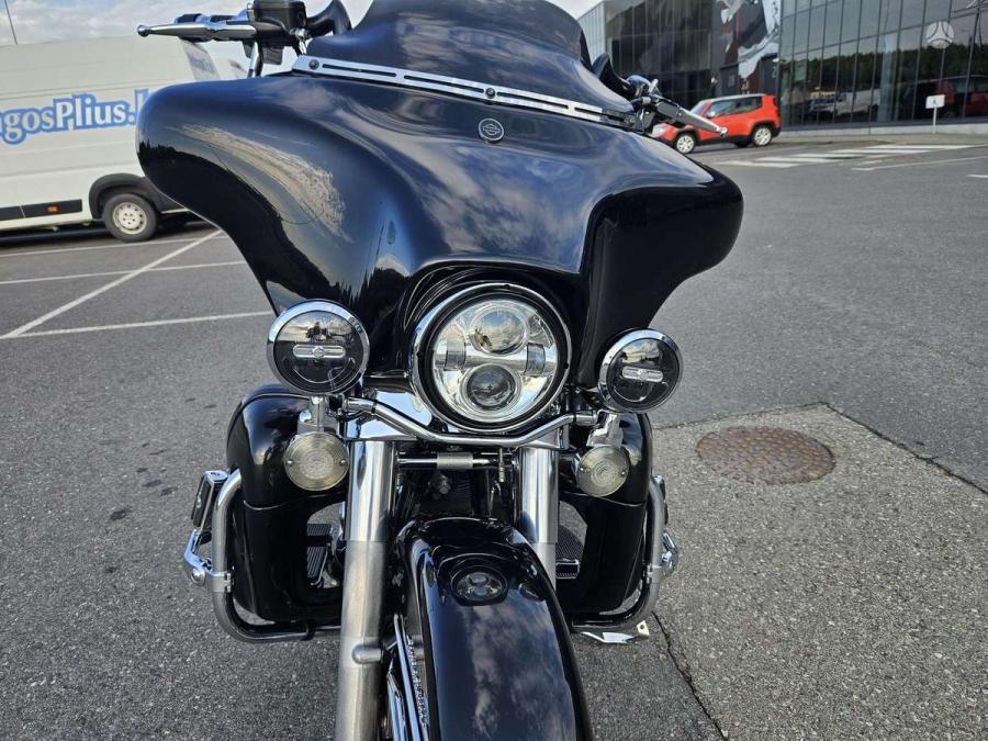 Black Harley-Davidson Electra Glide 2010 in Kaunas, with an engine capacity of 1.58 L and mileage of 57 thousand km for 10000 €, photo 14 on AUTOMOTO.COM.LV