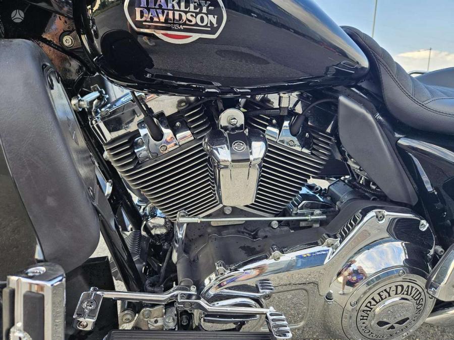 Black Harley-Davidson Electra Glide 2010 in Kaunas, with an engine capacity of 1.58 L and mileage of 57 thousand km for 10000 €, photo 15 on AUTOMOTO.COM.LV
