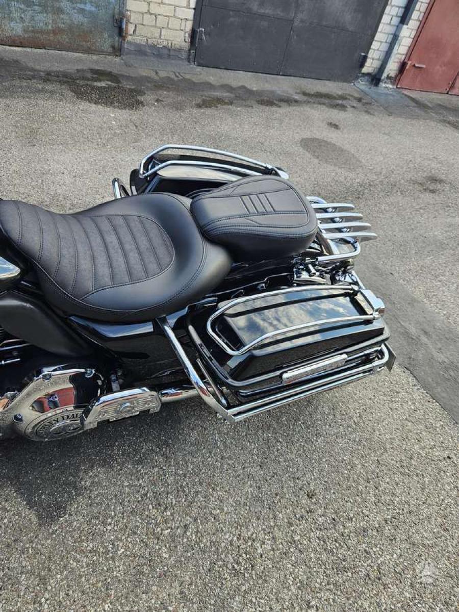 Black Harley-Davidson Electra Glide 2010 in Kaunas, with an engine capacity of 1.58 L and mileage of 57 thousand km for 10000 €, photo 19 on AUTOMOTO.COM.LV