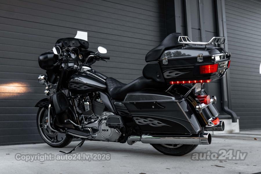 Black Harley-Davidson Electra Glide 2011 in Tallinn, with an engine capacity of 1.69 L and mileage of 18 thousand km for 11990 €, photo 6 on AUTOMOTO.COM.LV