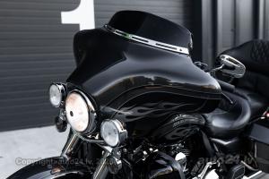 Black Harley-Davidson Electra Glide 2011 in Tallinn, with an engine capacity of 1.69 L and mileage of 18 thousand km for 11990 €, photo 16 on AUTOMOTO.COM.LV