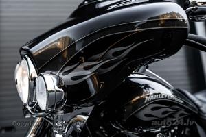 Black Harley-Davidson Electra Glide 2011 in Tallinn, with an engine capacity of 1.69 L and mileage of 18 thousand km for 11990 €, photo 17 on AUTOMOTO.COM.LV