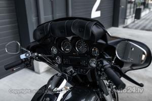 Black Harley-Davidson Electra Glide 2011 in Tallinn, with an engine capacity of 1.69 L and mileage of 18 thousand km for 11990 €, photo 19 on AUTOMOTO.COM.LV