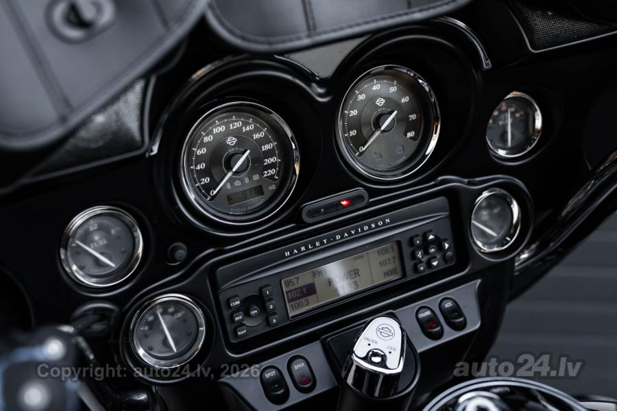 Black Harley-Davidson Electra Glide 2011 in Tallinn, with an engine capacity of 1.69 L and mileage of 18 thousand km for 11990 €, photo 20 on AUTOMOTO.COM.LV