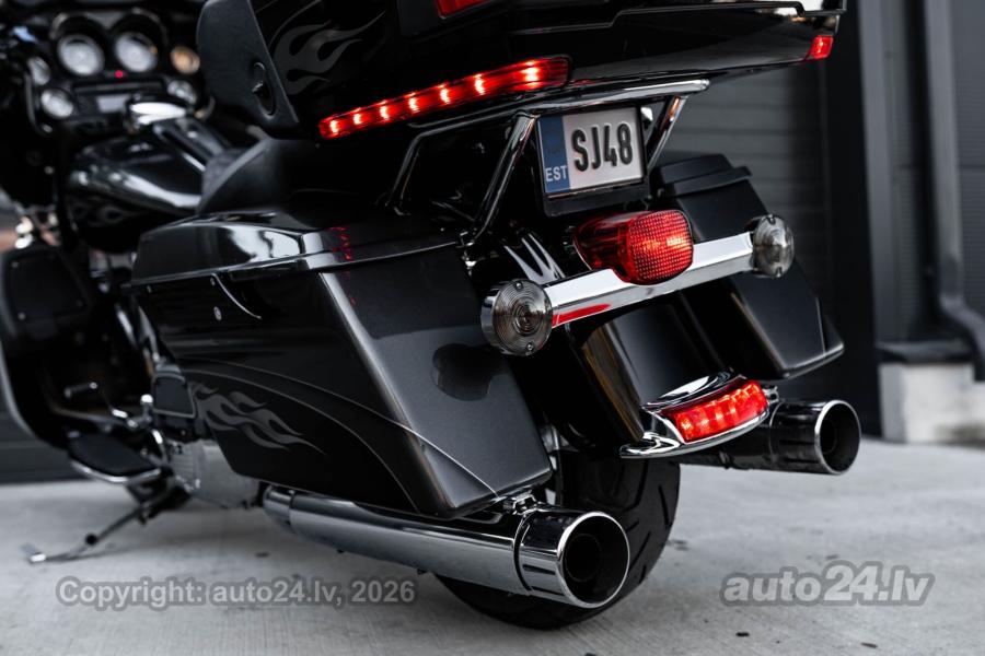 Black Harley-Davidson Electra Glide 2011 in Tallinn, with an engine capacity of 1.69 L and mileage of 18 thousand km for 11990 €, photo 24 on AUTOMOTO.COM.LV