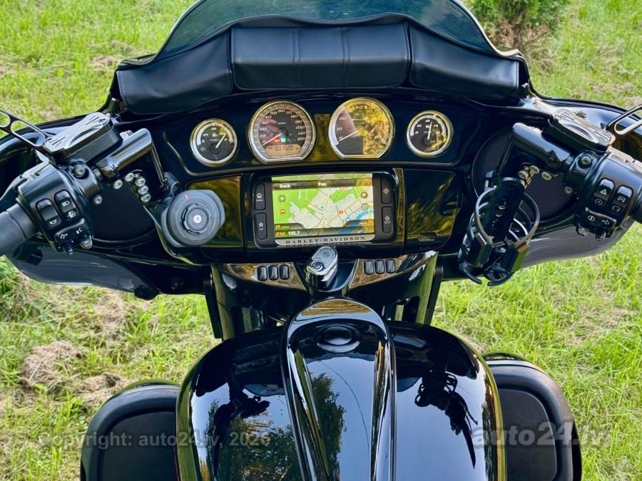 Black Harley-Davidson Electra Glide 2014 in Tallinn, with an engine capacity of 1.69 L and mileage of 32 thousand km for 13750 €, photo 4 on AUTOMOTO.COM.LV