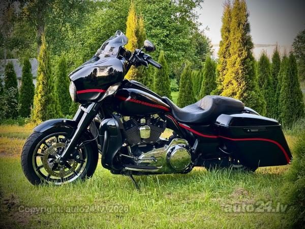 Black Harley-Davidson Electra Glide 2014 in Tallinn, with an engine capacity of 1.69 L and mileage of 32 thousand km for 13750 €, photo 4 on AUTOMOTO.COM.LV