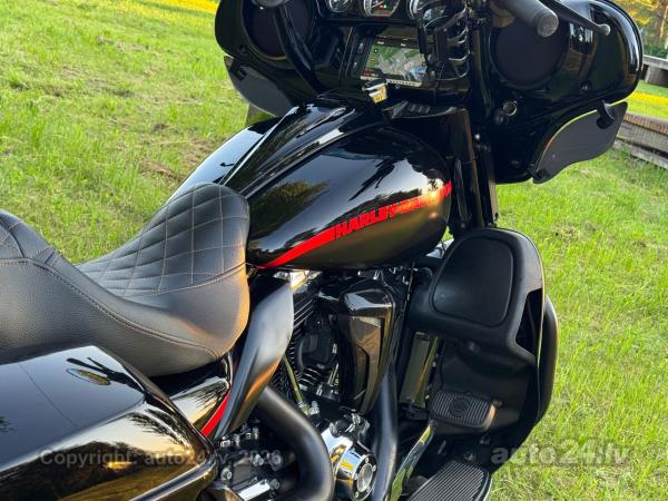 Black Harley-Davidson Electra Glide 2014 in Tallinn, with an engine capacity of 1.69 L and mileage of 32 thousand km for 13750 €, photo 7 on AUTOMOTO.COM.LV