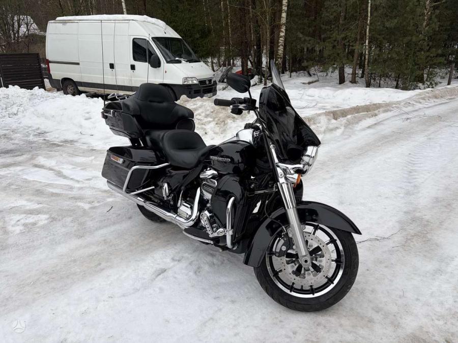 Melns Harley-Davidson Electra Glide 2018 Viļņa, ar dzinēja tilpumu 1.75 L un nobraukumu 21 tūkst. km par 15200 €, foto 1 vietnē AUTOMOTO.COM.LV