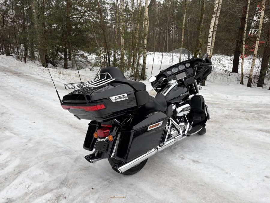 Melns Harley-Davidson Electra Glide 2018 Viļņa, ar dzinēja tilpumu 1.75 L un nobraukumu 21 tūkst. km par 15200 €, foto 3 vietnē AUTOMOTO.COM.LV