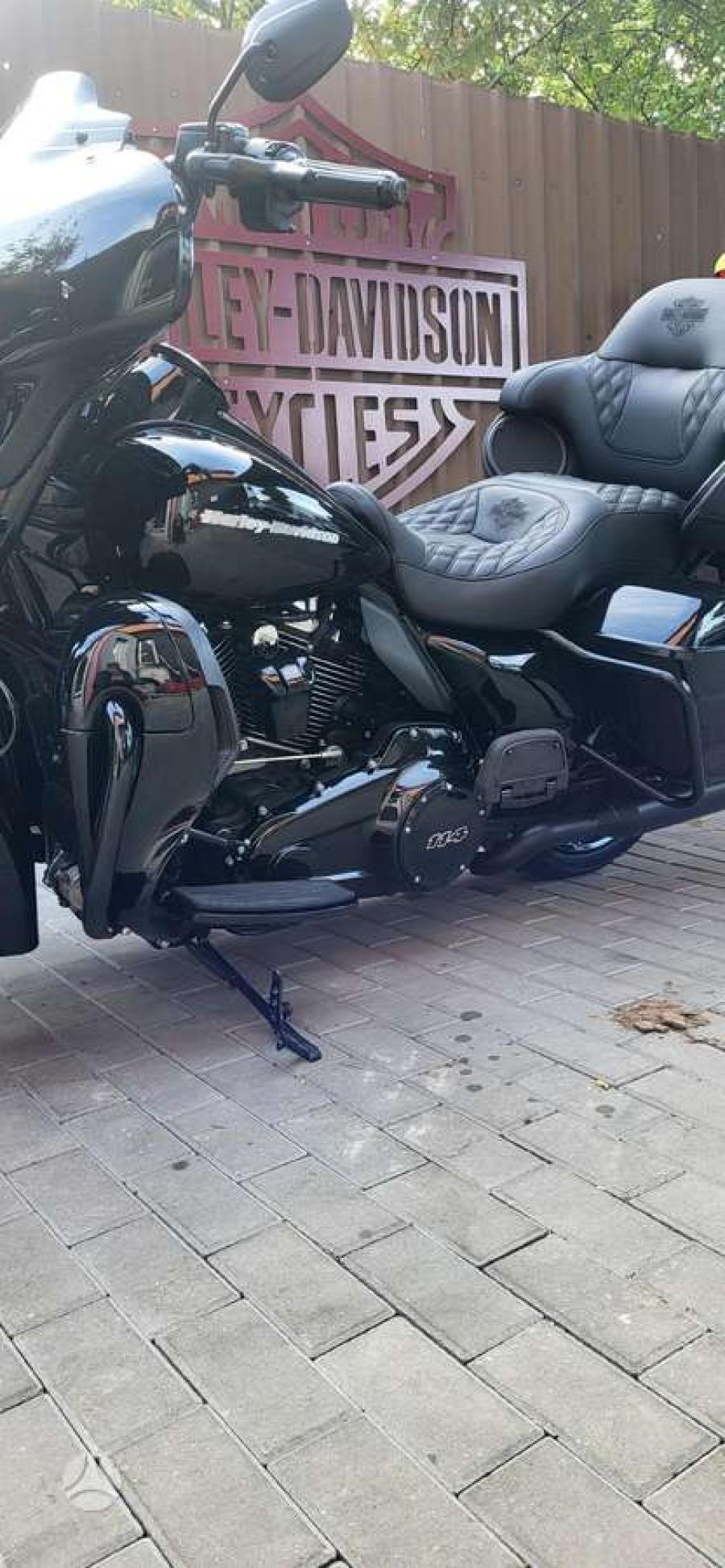 Black Harley-Davidson Electra Glide 2020 in Kaunas, with an engine capacity of 1.87 L and mileage of 24 thousand km for 17500 €, photo 3 on AUTOMOTO.COM.LV