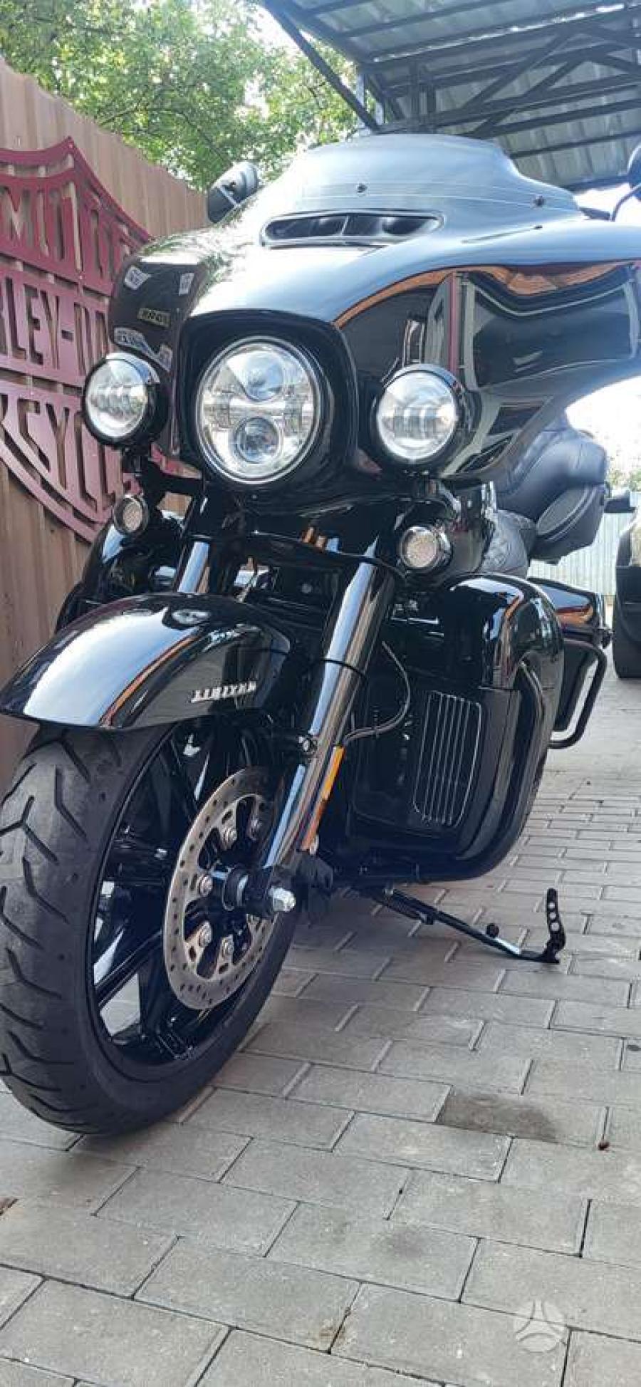 Black Harley-Davidson Electra Glide 2020 in Kaunas, with an engine capacity of 1.87 L and mileage of 24 thousand km for 16500 €, photo 1 on AUTOMOTO.COM.LV