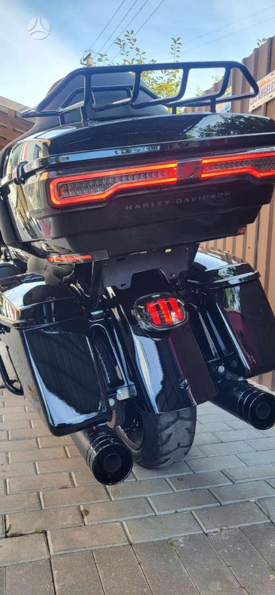 Black Harley-Davidson Electra Glide 2020 in Kaunas, with an engine capacity of 1.87 L and mileage of 24 thousand km for 16500 €, photo 3 on AUTOMOTO.COM.LV