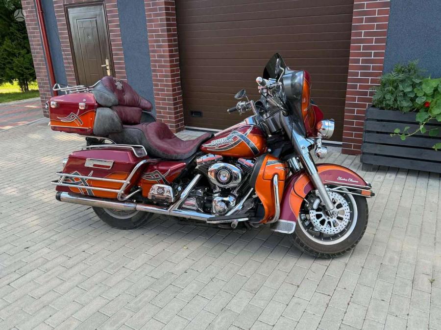 Harley-Davidson Electra Glide 2000 in Saldus, with an engine capacity of 1.45 L and mileage of 100 thousand km for 4750 €, photo 5 on AUTOMOTO.COM.LV