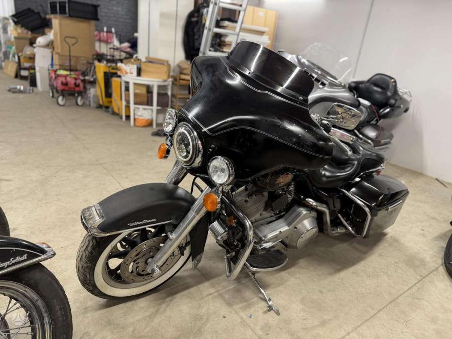 Harley-Davidson Electra Glide 2002 in Siauliai, with an engine capacity of 1.45 L and mileage of 20 thousand km for 4200 €, photo 1 on AUTOMOTO.COM.LV