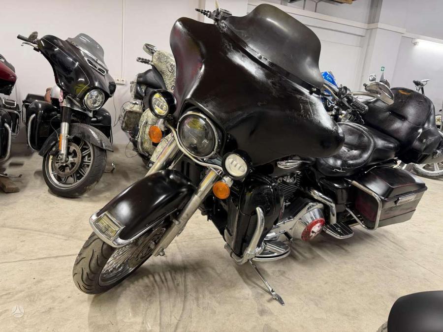Harley-Davidson Electra Glide 2006 Šauļi, ar dzinēja tilpumu 1.45 L un nobraukumu 18 tūkst. km par 4444 €, foto 3 vietnē AUTOMOTO.COM.LV