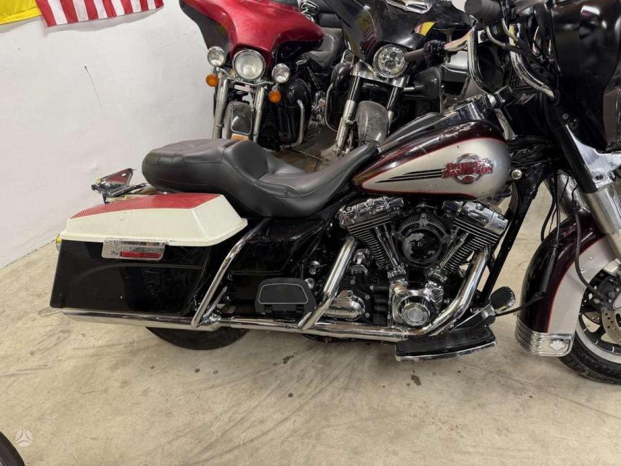 Harley-Davidson Electra Glide 2007 in Siauliai, with an engine capacity of 1.60 L and mileage of 18 thousand km for 4550 €, photo 7 on AUTOMOTO.COM.LV