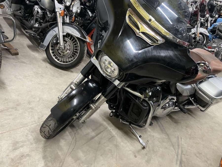 Harley-Davidson Electra Glide 2015 Šauļi, ar dzinēja tilpumu 1.70 L un nobraukumu 8 tūkst. km par 8150 €, foto 5 vietnē AUTOMOTO.COM.LV