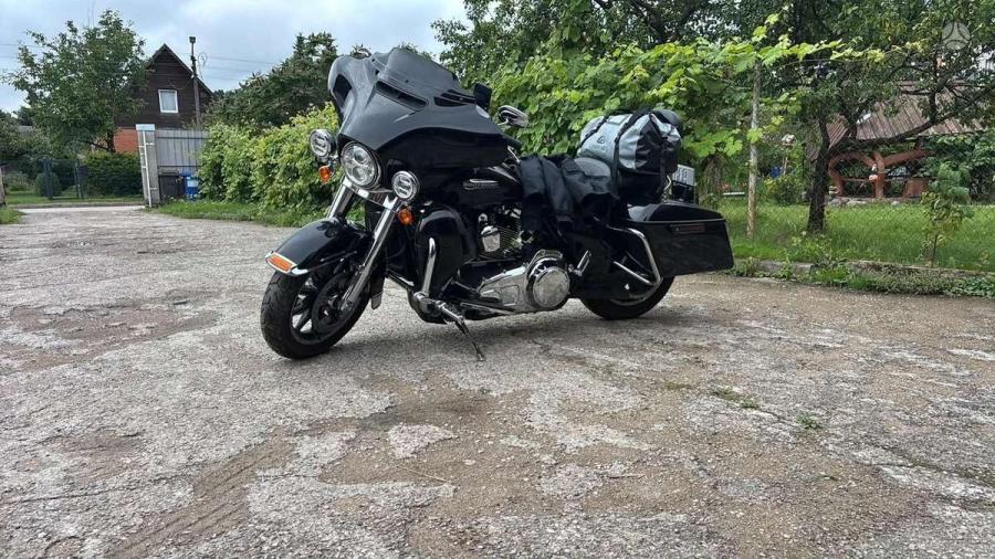 Harley-Davidson Electra Glide 2016 in Siauliai, with an engine capacity of 1.69 L and mileage of 21 thousand km for 9600 €, photo 8 on AUTOMOTO.COM.LV