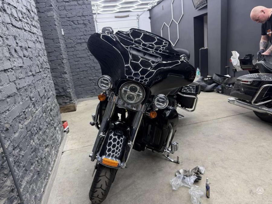 Harley-Davidson Electra Glide 2016 in Siauliai, with an engine capacity of 1.69 L and mileage of 21 thousand km for 9600 €, photo 12 on AUTOMOTO.COM.LV