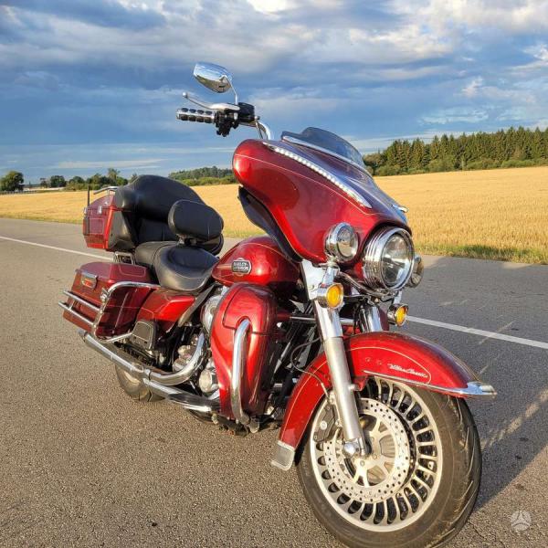 Red Harley-Davidson Electra Glide 2010 in Joniskis, with an engine capacity of 1.58 L and mileage of 95 thousand km for 8200 €, photo 5 on AUTOMOTO.COM.LV
